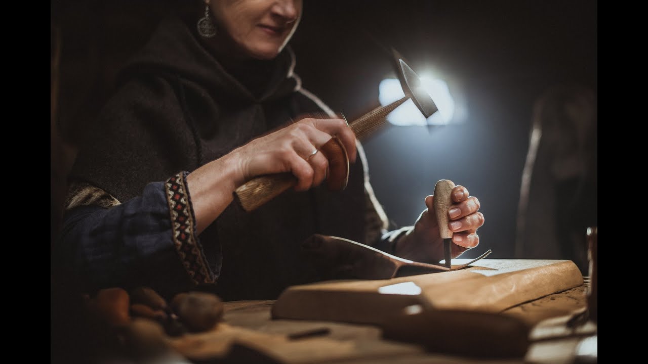 The craft of shoemaking. Countryside.lt - YouTube