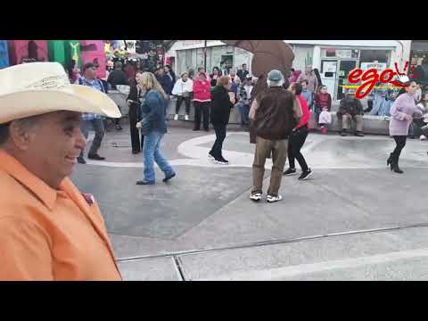 Ay chihuahua cómo gozan bailadores con la chica ego Ari Uribe - YouTube