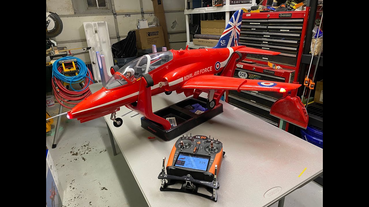 BAe Hawk maiden flight and maiden crash - YouTube