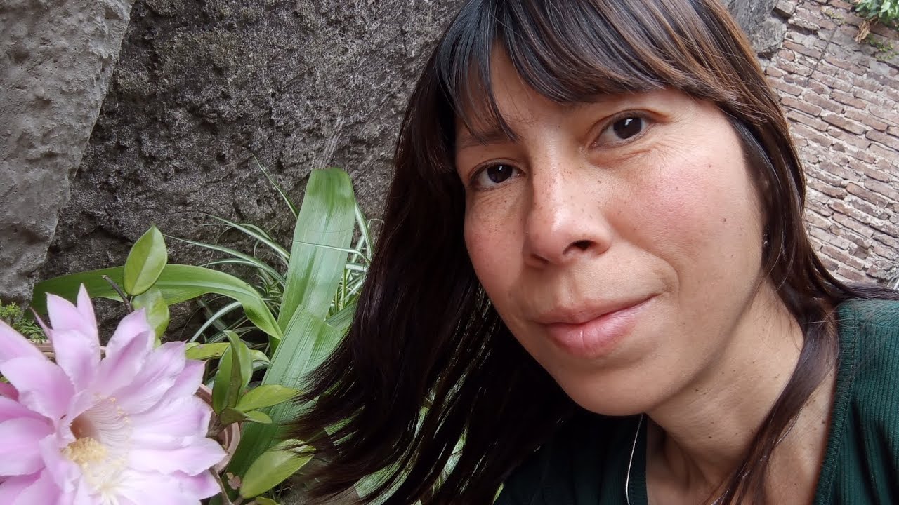 UN BESO Y UNA FLOR. - YouTube