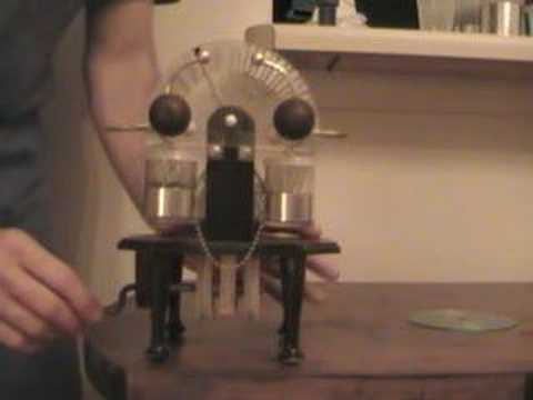 Miniature Wimshurst Machine - YouTube