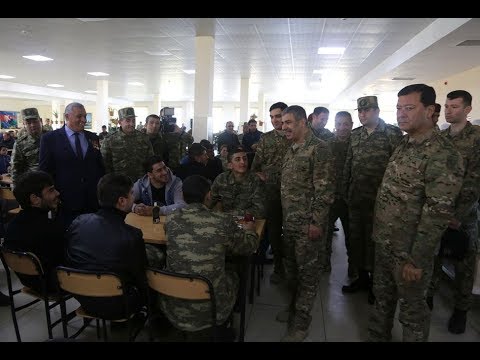 Müdafiə naziri Dövlət Bayrağı Gününü hərbi hissədə qeyd edib - 09.11.2019