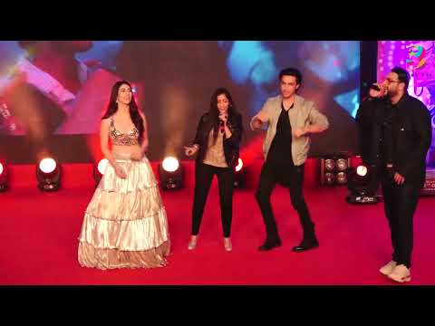 Asees Kaur, Badshah Live Perfomance at \