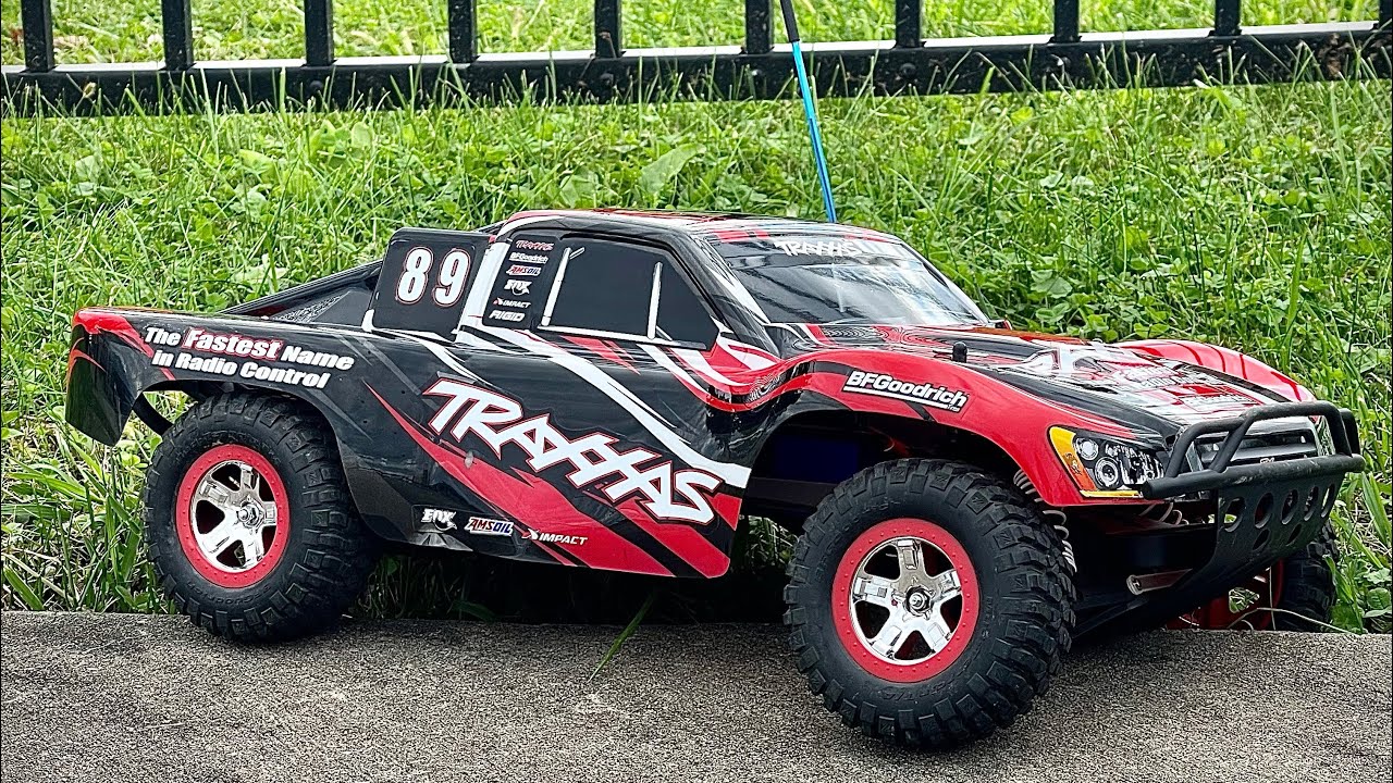 My traxxas slash 2wd jumps - YouTube