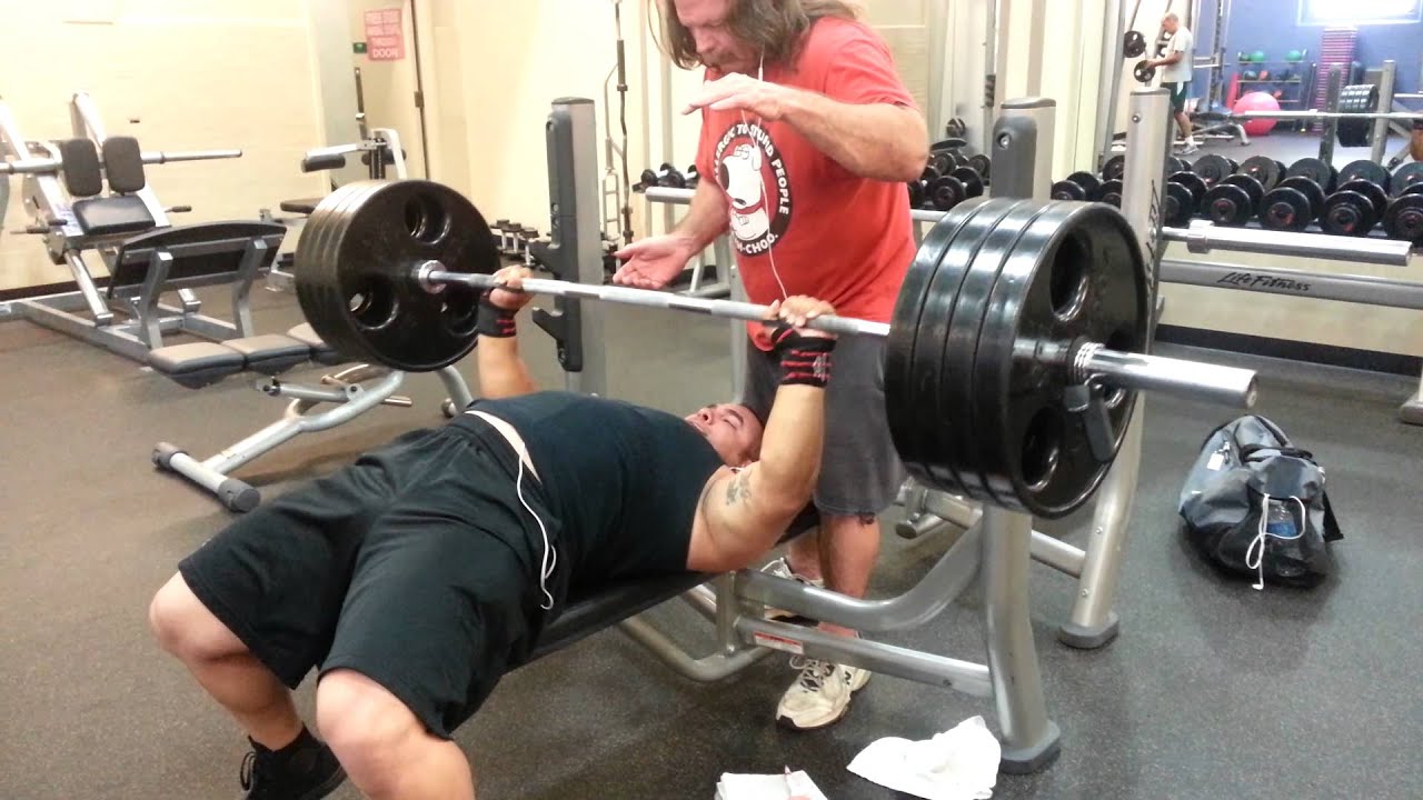 Bench press 405 x 5 - YouTube