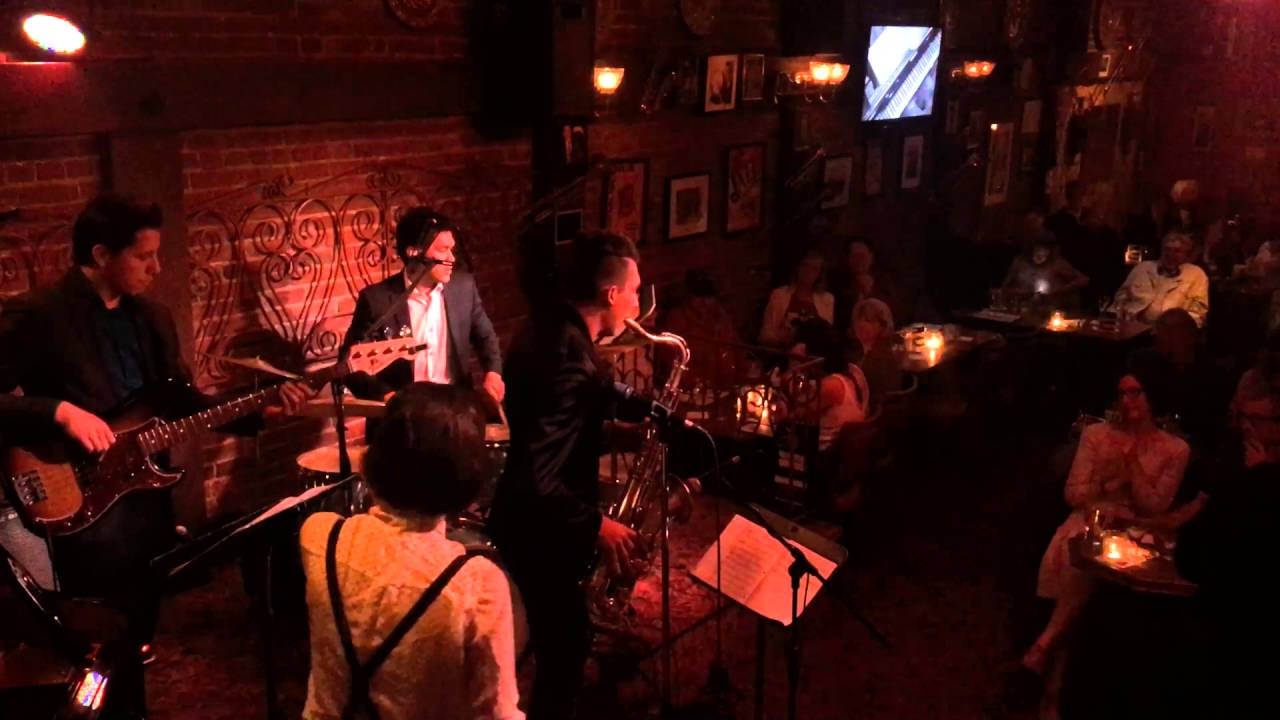 Eli Bennett plays "L-O-V-E" live @ Hermann's Jazz Club - YouTube