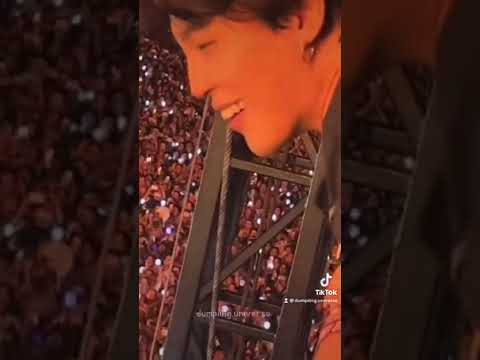 Jhope smile back at Jimin on Lollapalooza stage! 💜 #shorts #bts #jimin #jhope