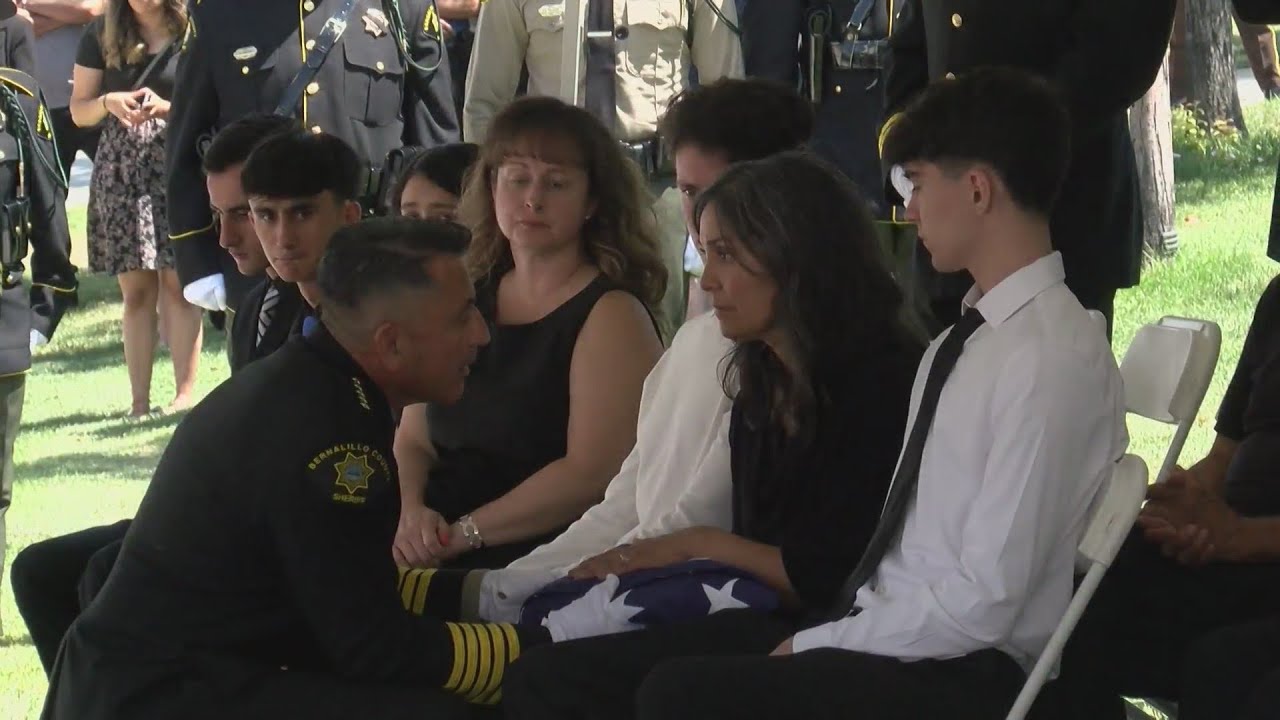 Community gathers to remember Undersheriff Larry Koren - YouTube
