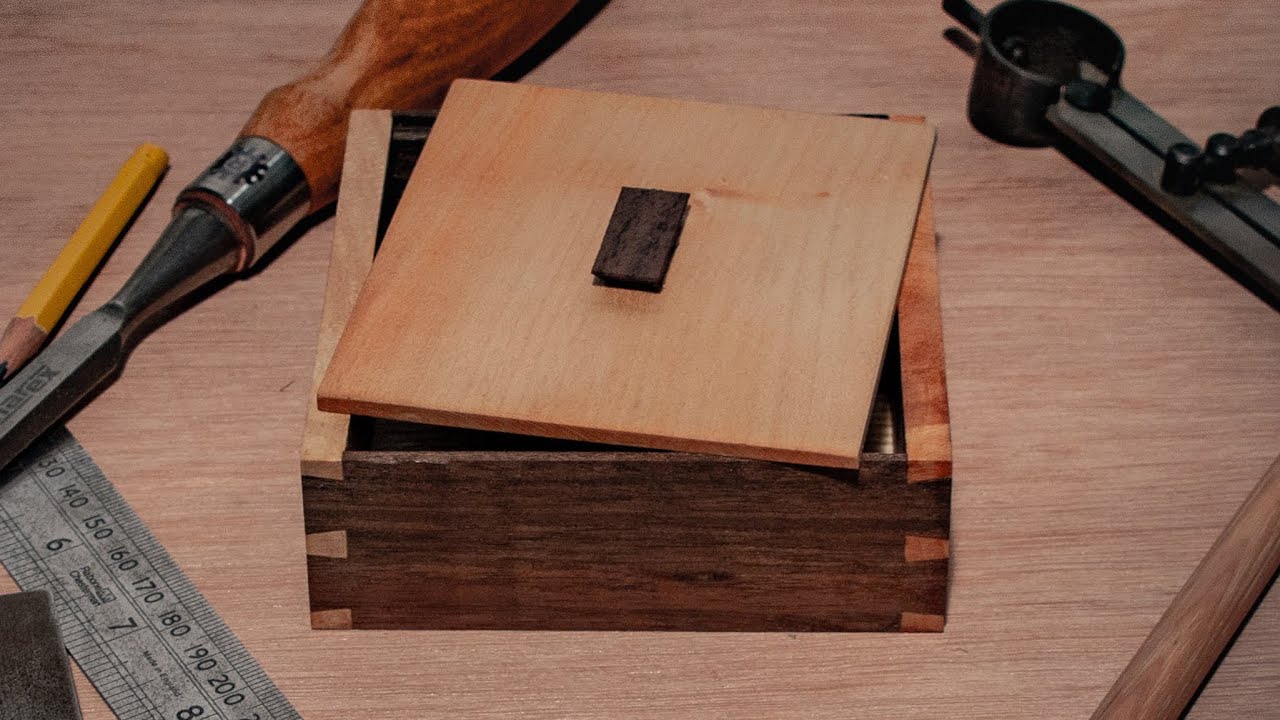Making a wooden dovetailed box - YouTube