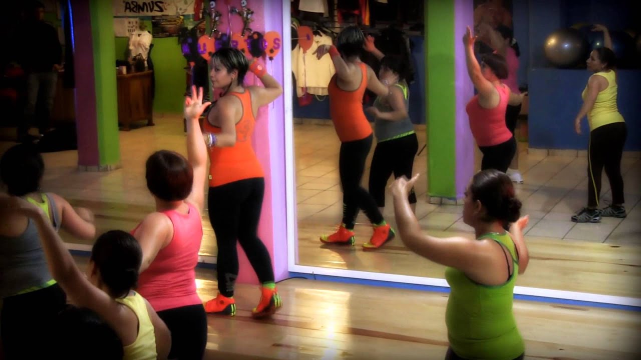 ZUMBA CON CRYSTAL - YouTube