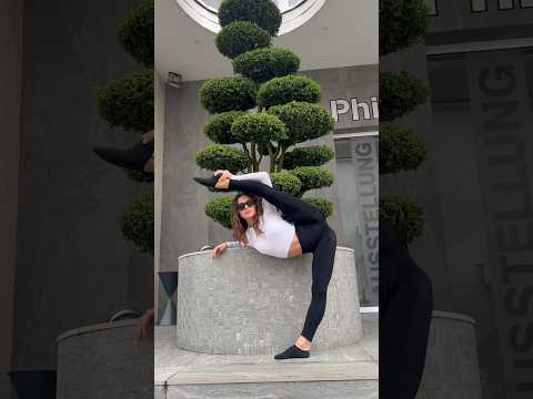 OMG Check this split😱#split #flexibility #stretching #contortion #flexibilityroutine #art #yoga