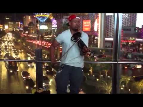 The street violinest.