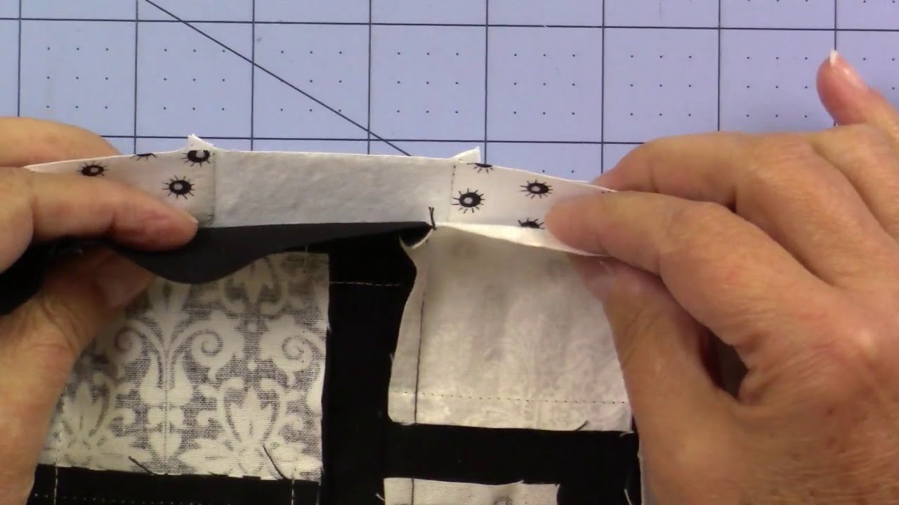 How I Sew Interlocking Seams - YouTube