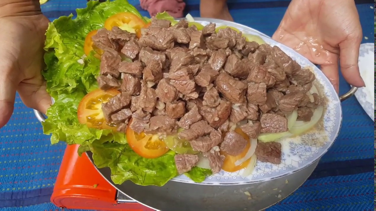 Lok Lak Sach Kor - Stri Fry Beef And Fried bacon - Cooking Easy And ...