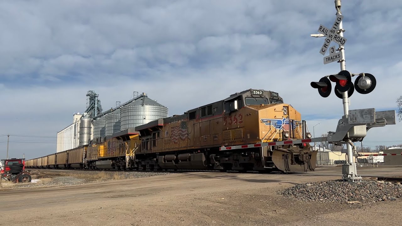 UP Coal Train Through Gothenburg Nebraska - YouTube