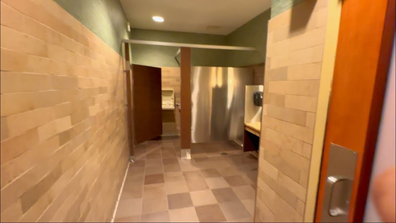 Pizza Restaurant Men’s Restroom - YouTube