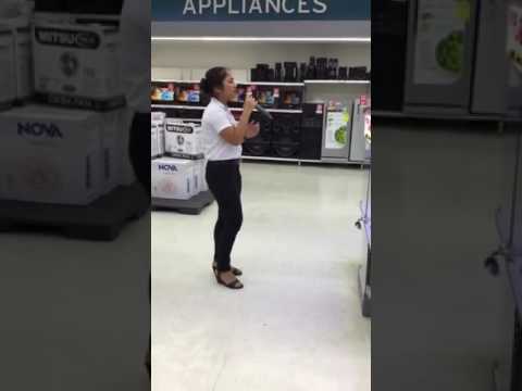 Malu malu ternyata suara SPG Mall ini BAGUS BANGET semua tepuk tangan