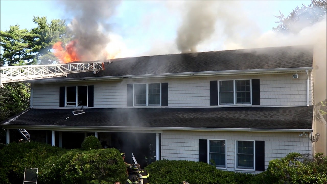 Hewlett FD House Fire – Huckleberry Lane [9-22-17] - YouTube