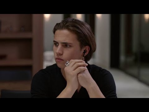 شب بيمثل انه طالب ف المدرسه علشان يدافع عن طفل بيتعرض للتنمر ولكن || ملخص فيلم sinister seduction