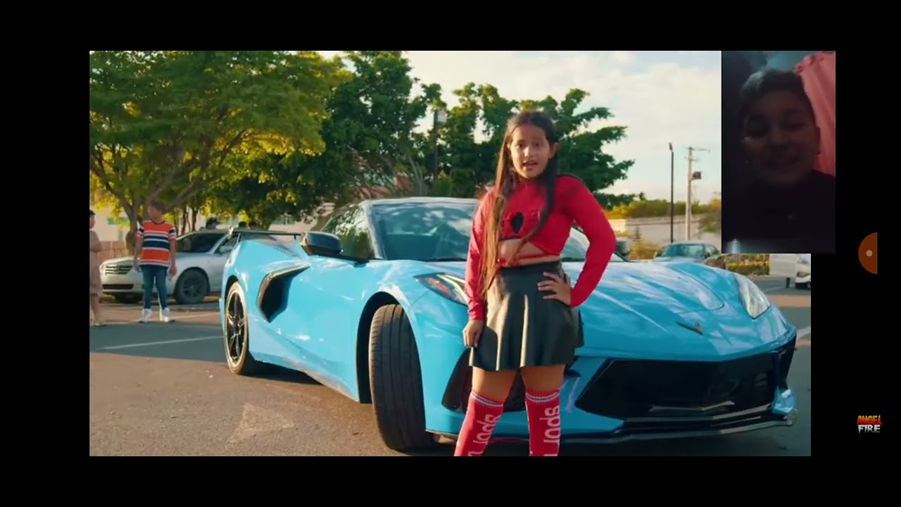 reaccionando a la canción de Angie fire ft tilín insano - YouTube