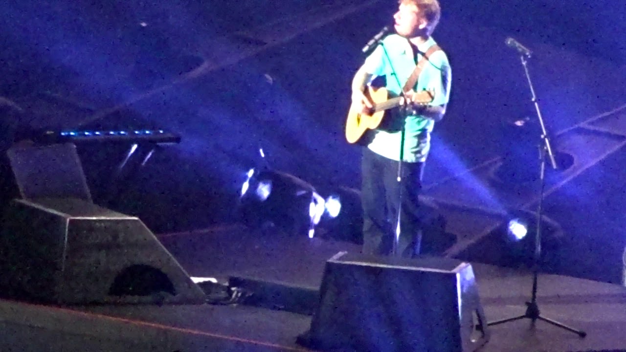 Perfect - Ed Sheeran Divide World Tour Live in Singapore 2019 - YouTube