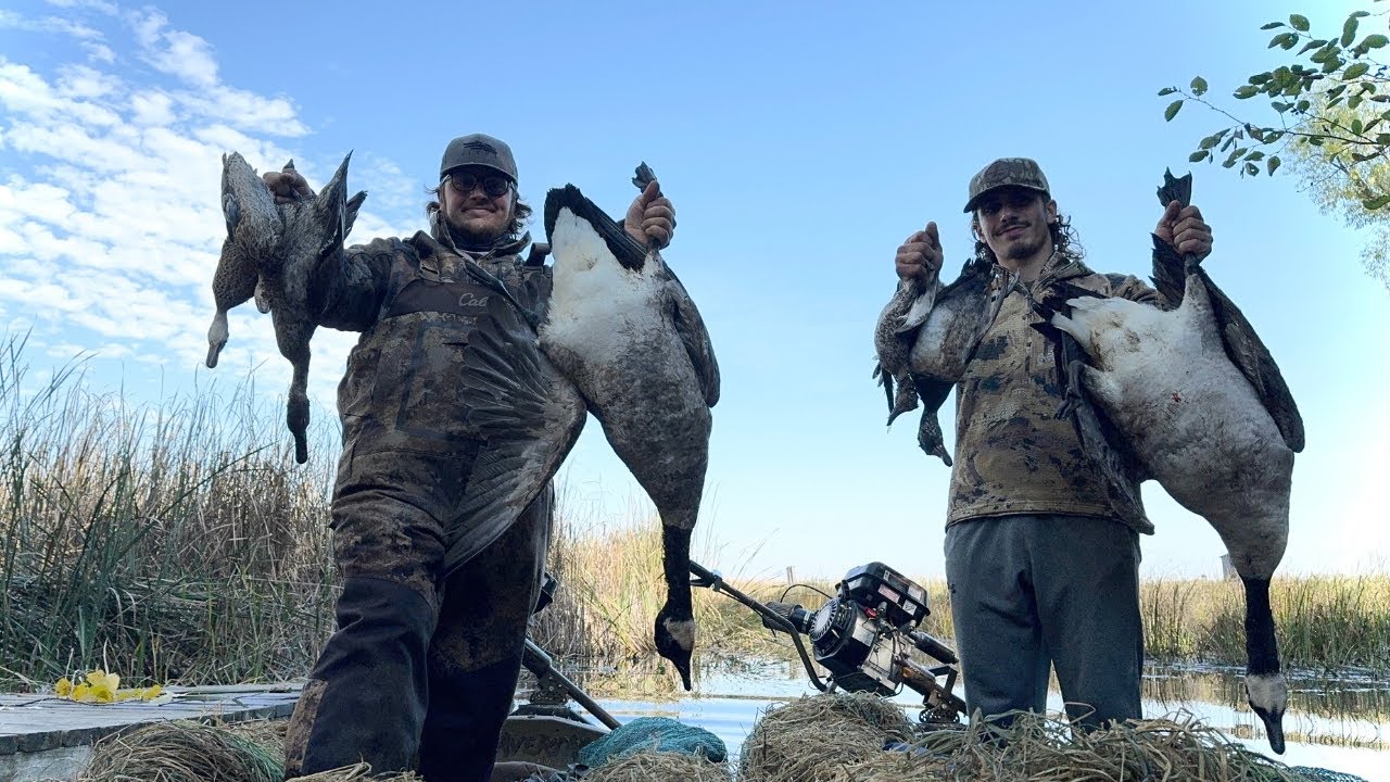 Duck Hunting In Layout Boats (Ducks Up Close) - YouTube