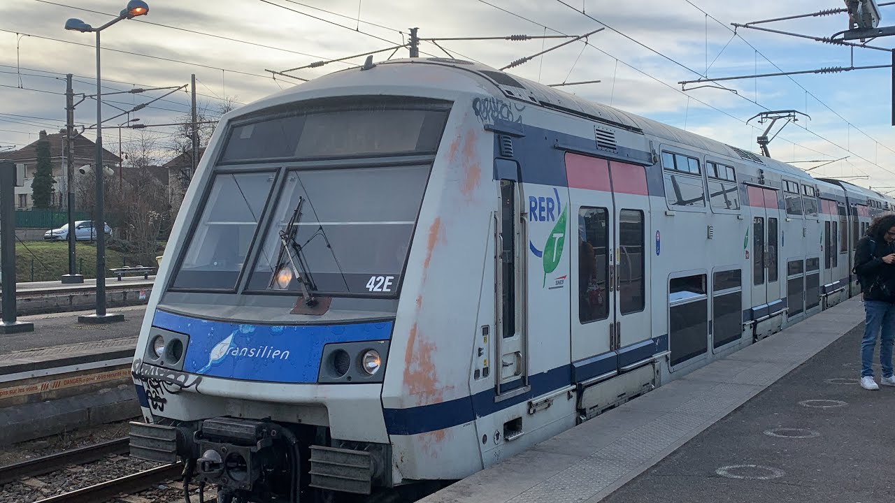 Spot RER-E MI2N EOLE TGV et CitadisDualis en gare de Bondy - YouTube