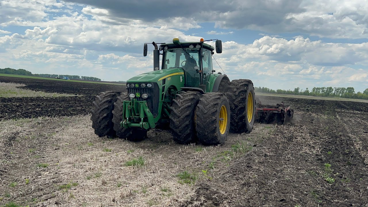 The John Deere 8530 is the best on its wheels. - YouTube