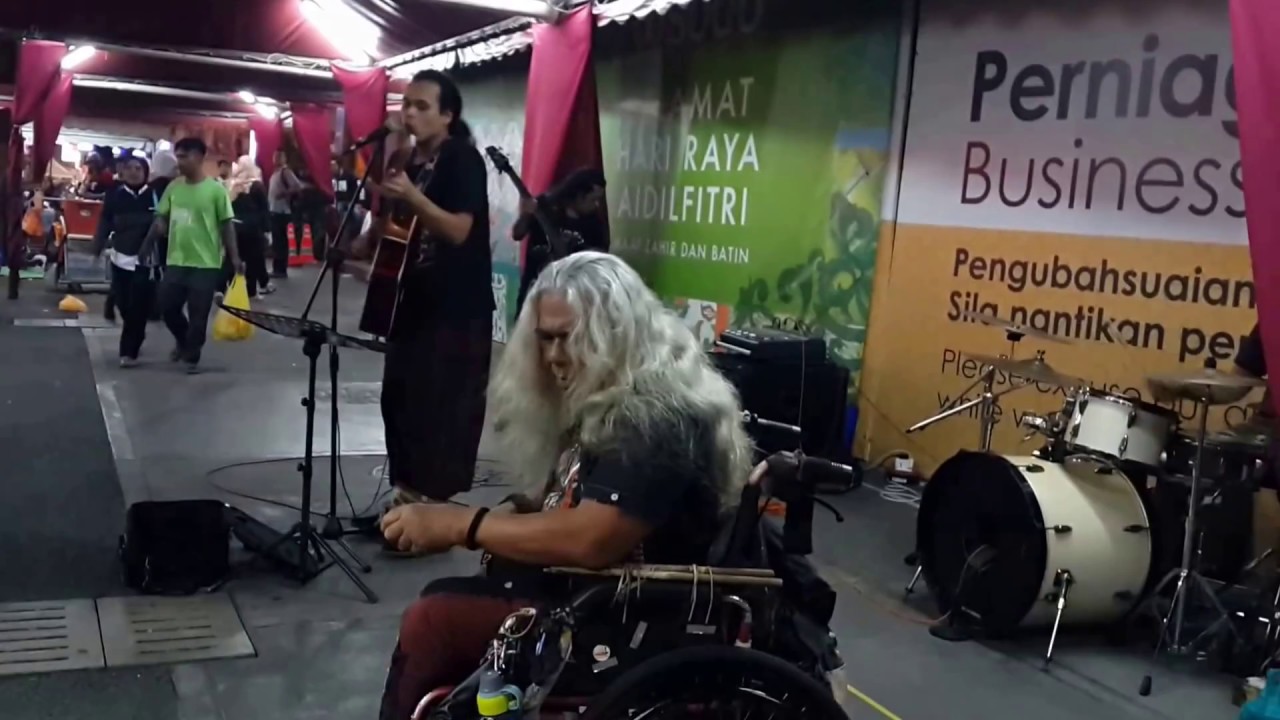 Amarain - Amr Diab قمرين - عمرو دياب -sentuhan buskers cover - YouTube