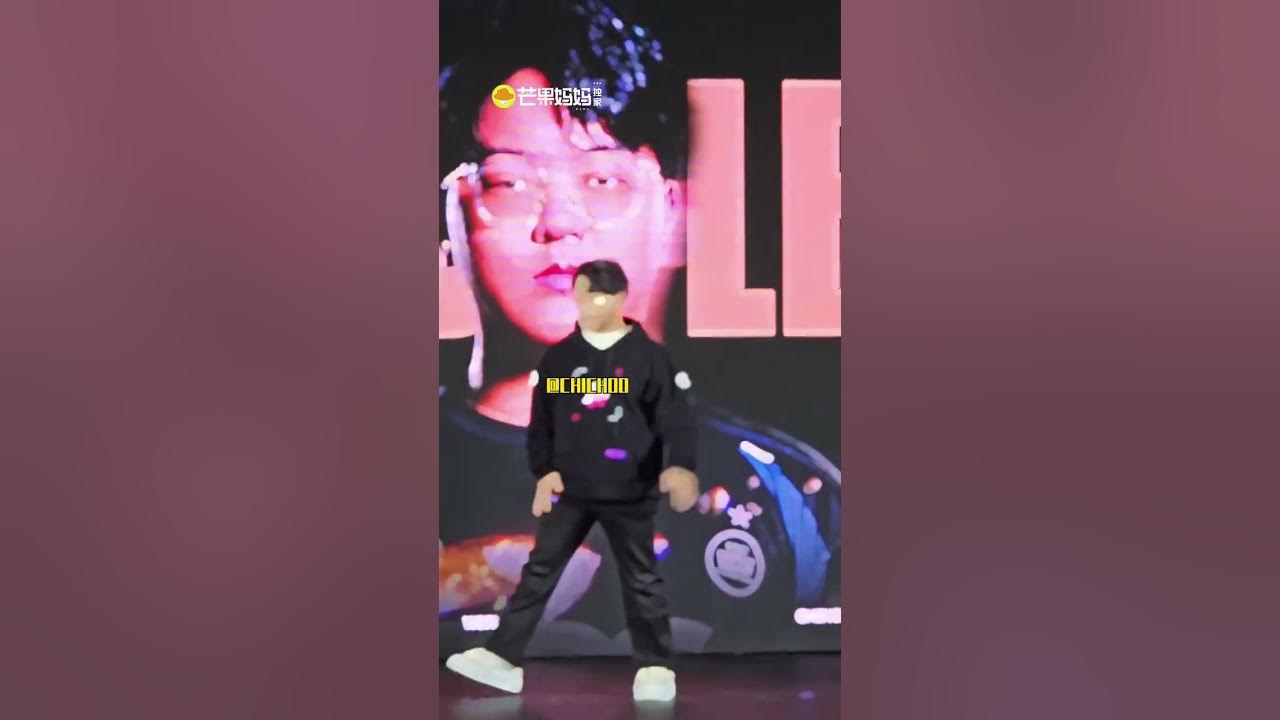 #Uzi現身s15聯盟嘉年華 你怎么知道芒媽見到了這么多喜歡的電競選手！#LOL #英雄聯盟 - YouTube