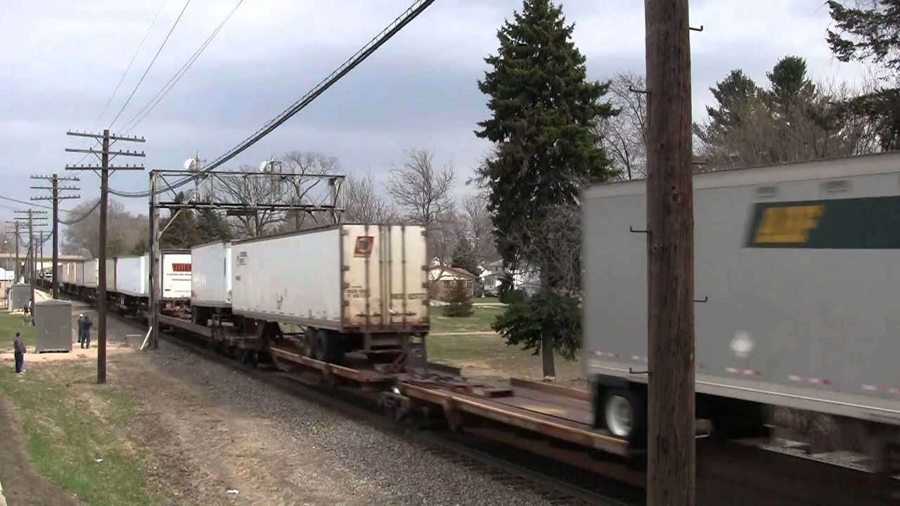 BNSF #4113 West @ Rochelle, IL - YouTube