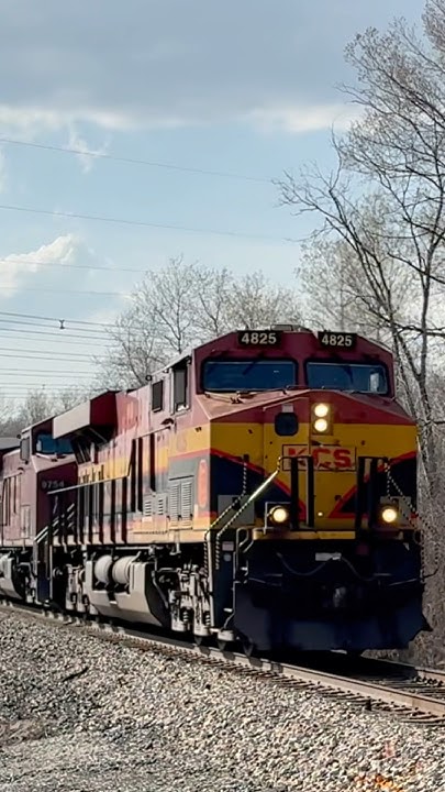 KCS 4825 leads CPKC 420 south - YouTube