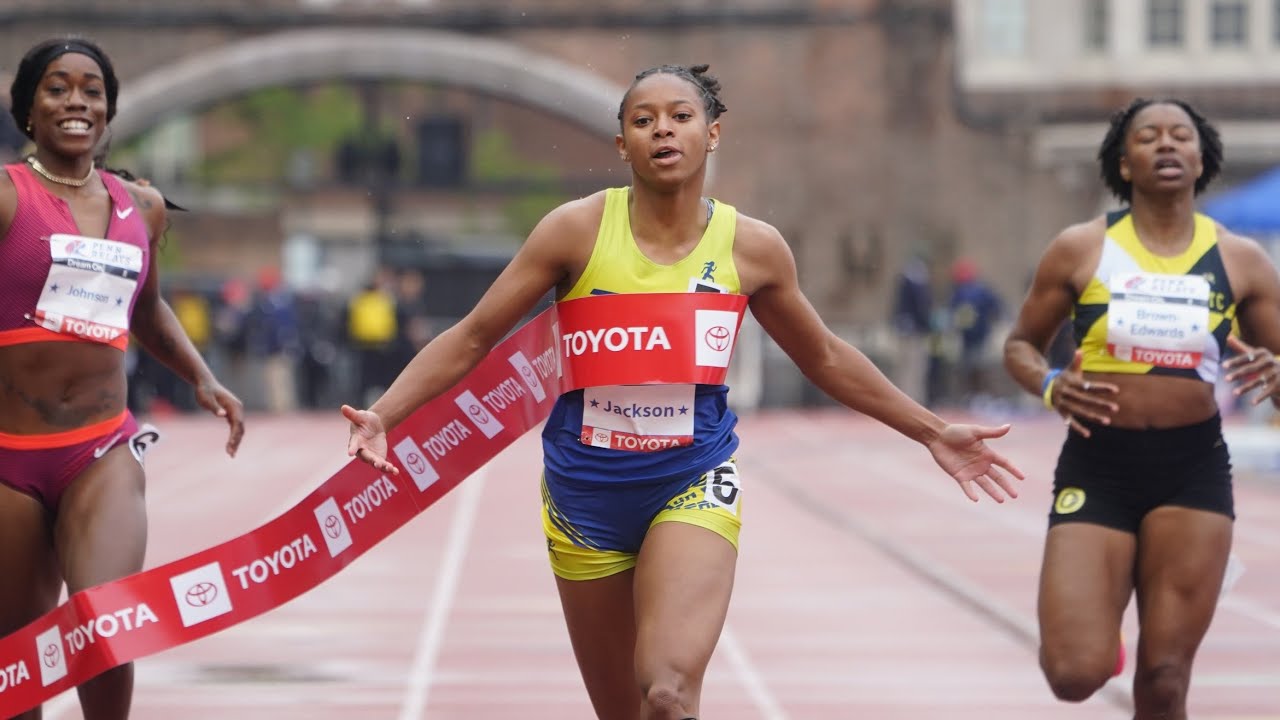 High Schooler Shawnti Jackson BEATS Pro Field At Penn Relays - YouTube