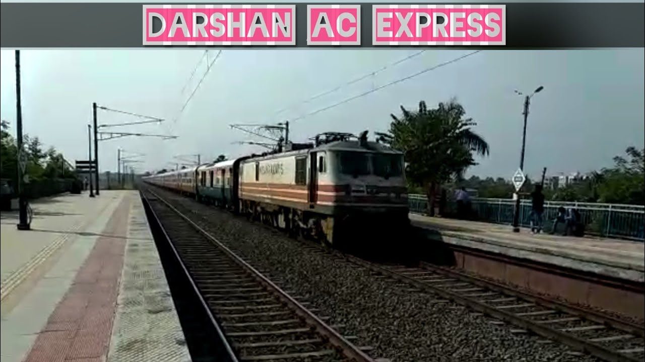 Darshan Ac Express !! Pune H.Nizamuddin !! Slowly skip Umroli Station ...
