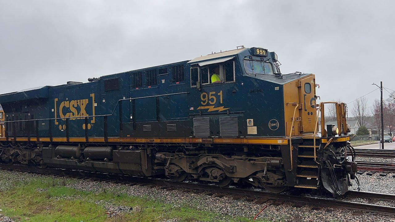 CSX 951, CSX 3397 & CSX 739 leaving Manchester, Ga. on a wet and rainy day before being stopped ...