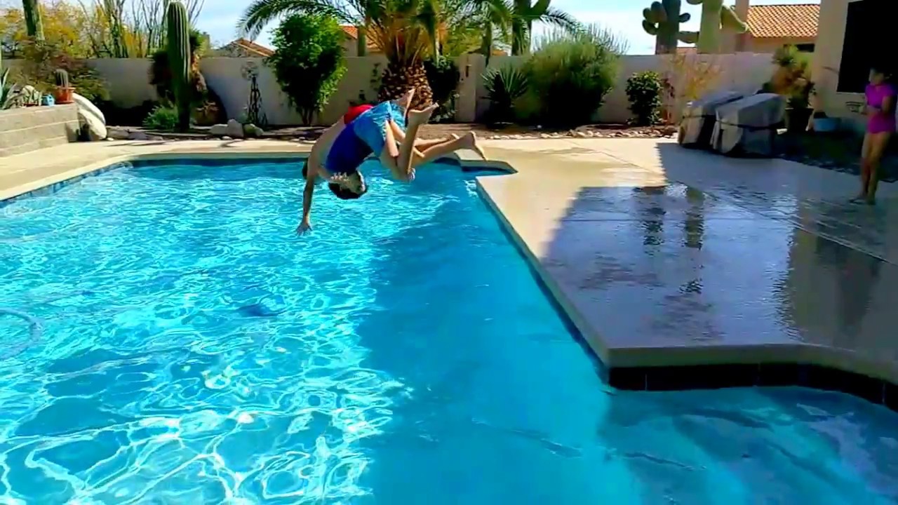 { Slow mo Kids } Jumping in the pool : Twin Synchronized - YouTube