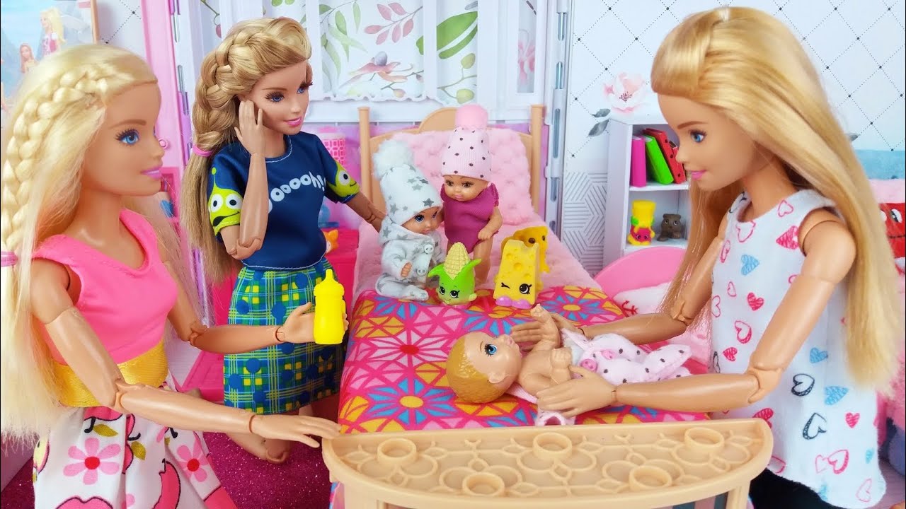 Tres muñecas Barbie Tres bebés Mañana Dormitorio Rutina de Baño en Casa ...