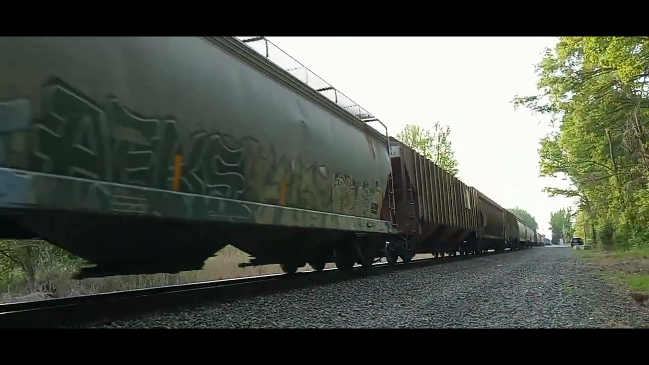 DCR-1/NS 45M cruising through Townsend DE on 5-12-23 with GP38-2 leading (Full train video ...