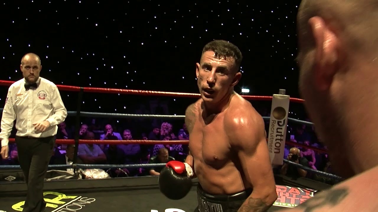 Callum Hancock v Daryl Sharp - YouTube