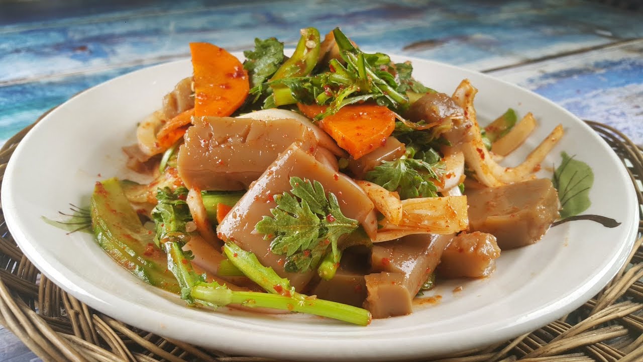 Korean recipe 남한산성 그 맛! 도토리묵 무침 만들기 Acorn Jelly(Dotori Muk) - YouTube