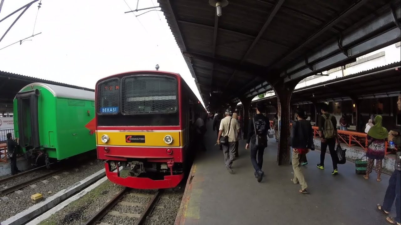 Jakarta KRL Commuter Line and Train Station - YouTube