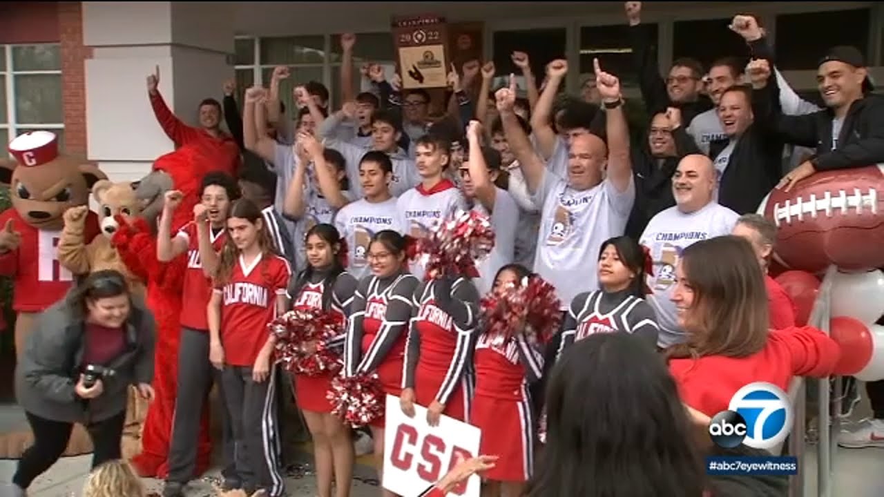 Riverside deaf football team celebrates winning state title - YouTube