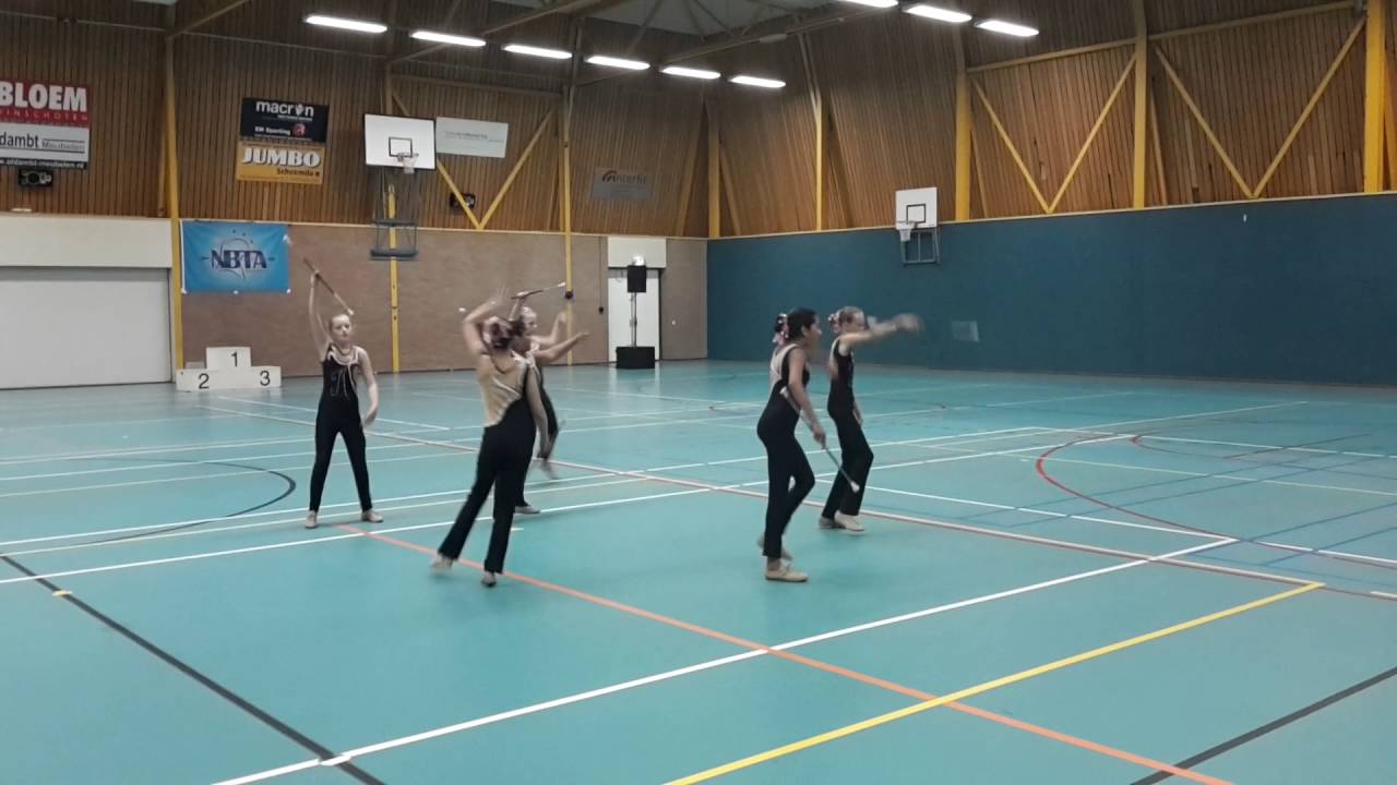 Team B dance twirl Twirlvereniging Unique - YouTube