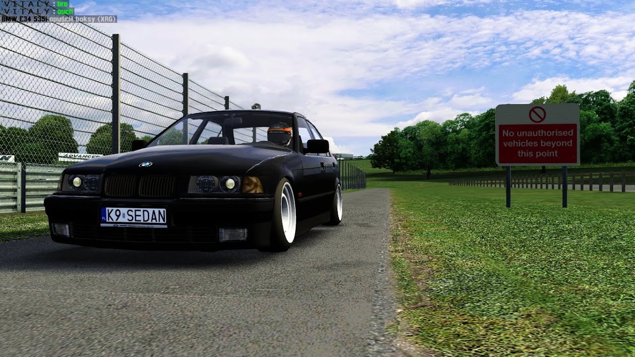 LFS BMW E36 325i / second day of learning g25 - YouTube