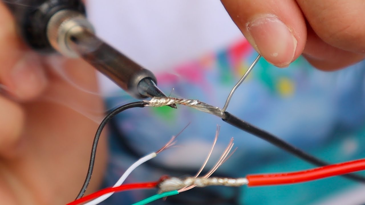 how I electrocuted my finger off while diffusing a bomb | Day ...