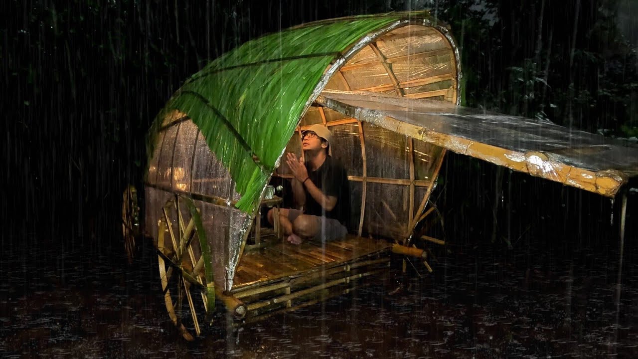 3 DAY BUILD A UNIQUE SHELTER IN HEAVY RAIN - YouTube