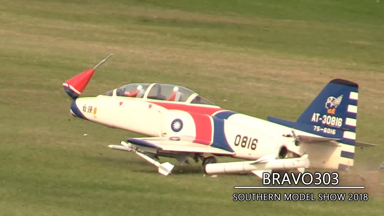 RC Scale Jet Display and CRASH - Southern Model Show 2018 | Day One ...
