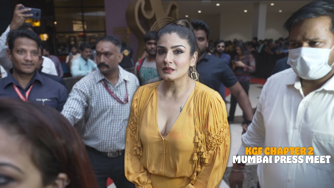 Ramika Sen aka Raveena Tandon Grand Welcome by Craziest Fans at KGF 2 ...