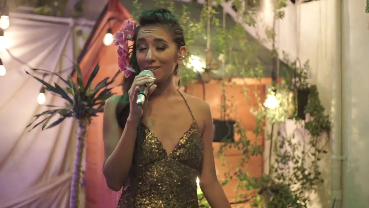 Vuelo de Notas-Cheek to cheek-Claudia y Jeovany - YouTube