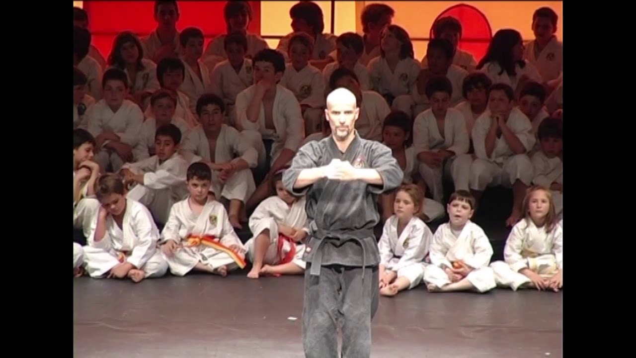Kajukembo. Exhibición en el encuentro Japón -España 2008 - YouTube